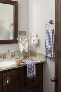 11 Cowboy Bathroom Ideas for a Rustic Western Makeover